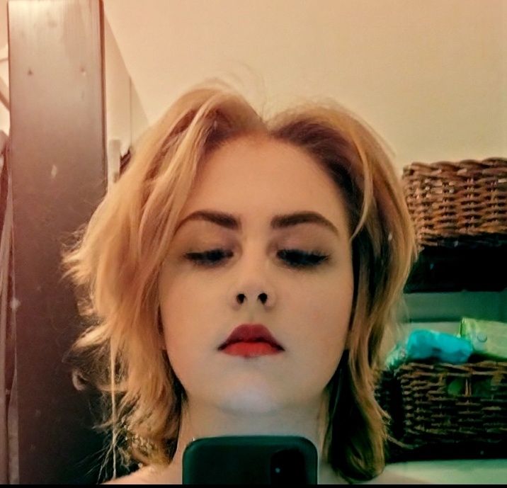 First time Using makeup | Scrolller