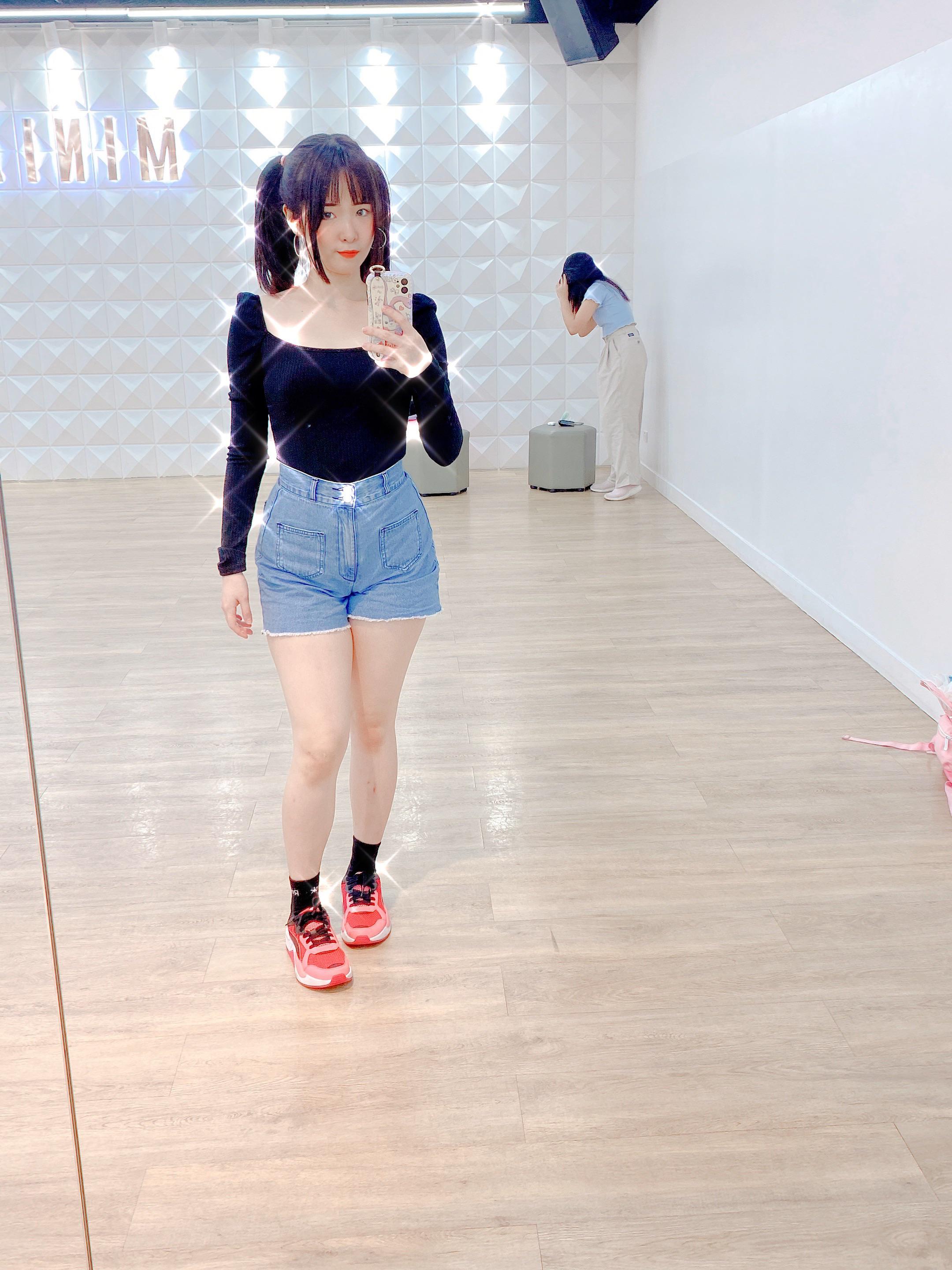 First time wearing bodysuit 😊 | Scrolller