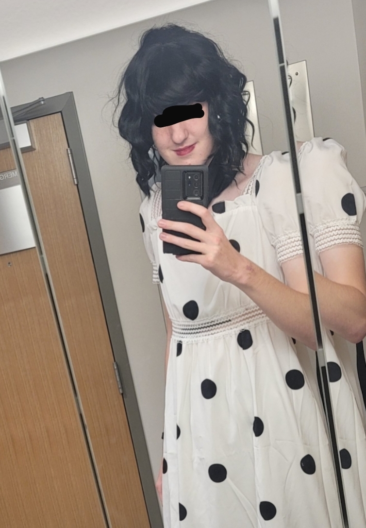 First time with a wig and lipstick | Scrolller