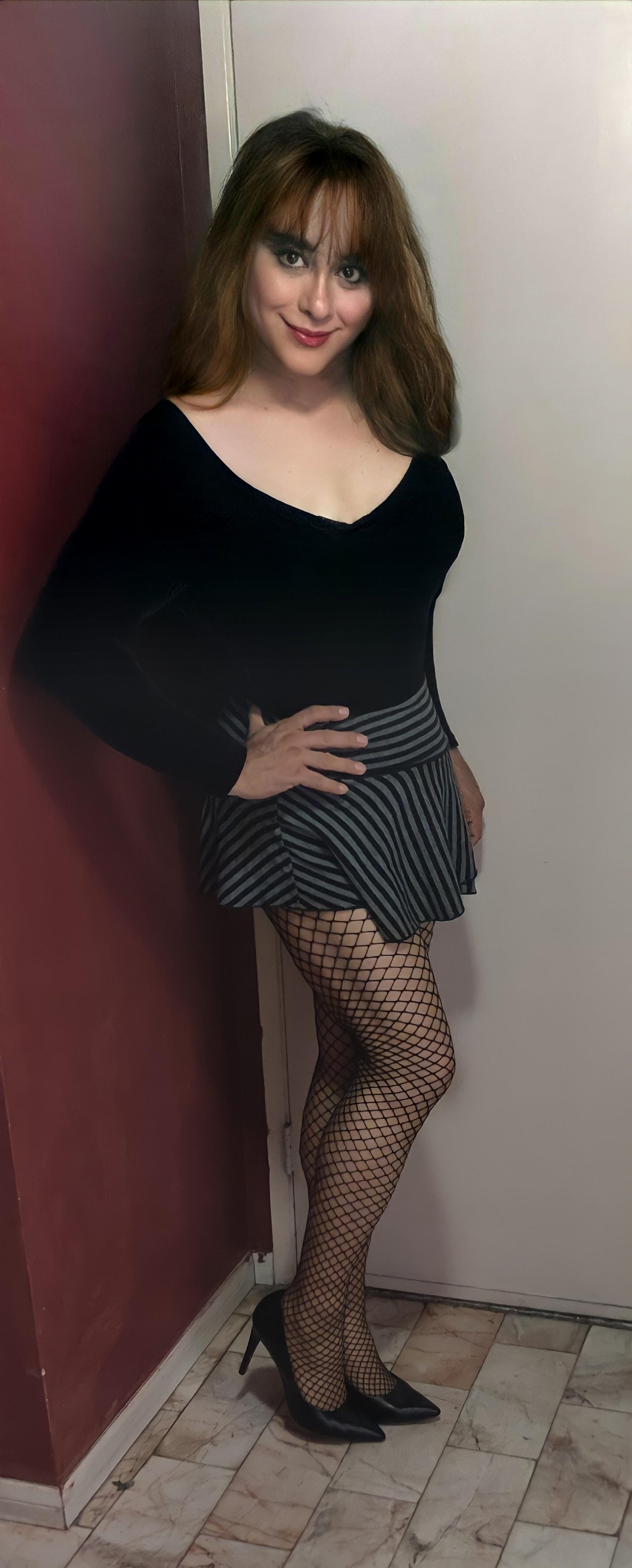 Fishnet Friday | Scrolller