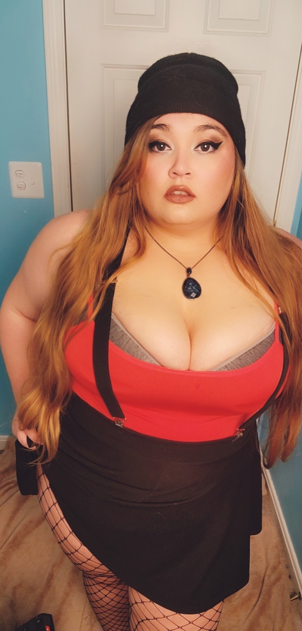 Fishnets, big titties, and suspenders 🤤 what more could you ask for ...