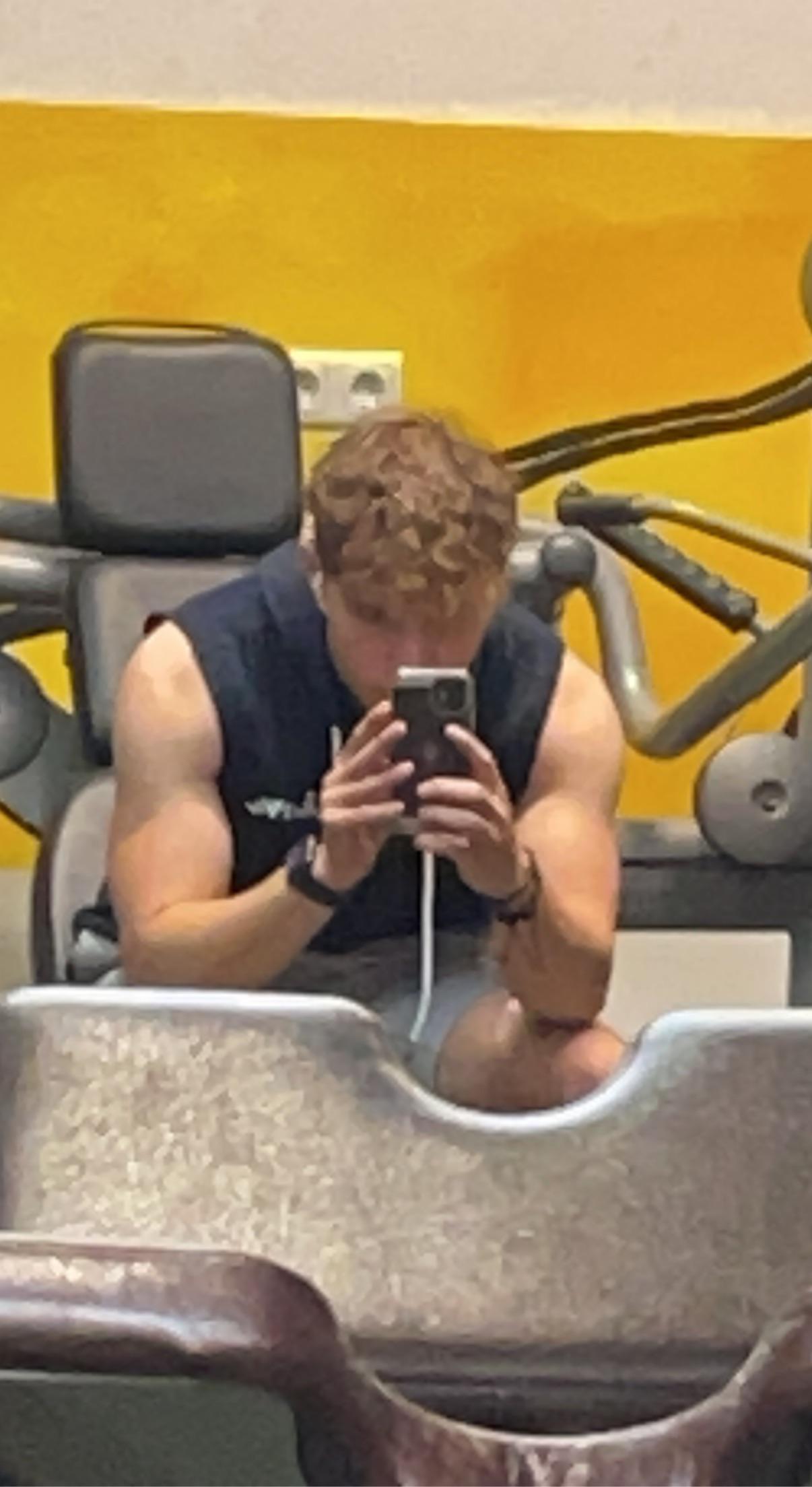 Fit twinks hmu 🤙 | Scrolller