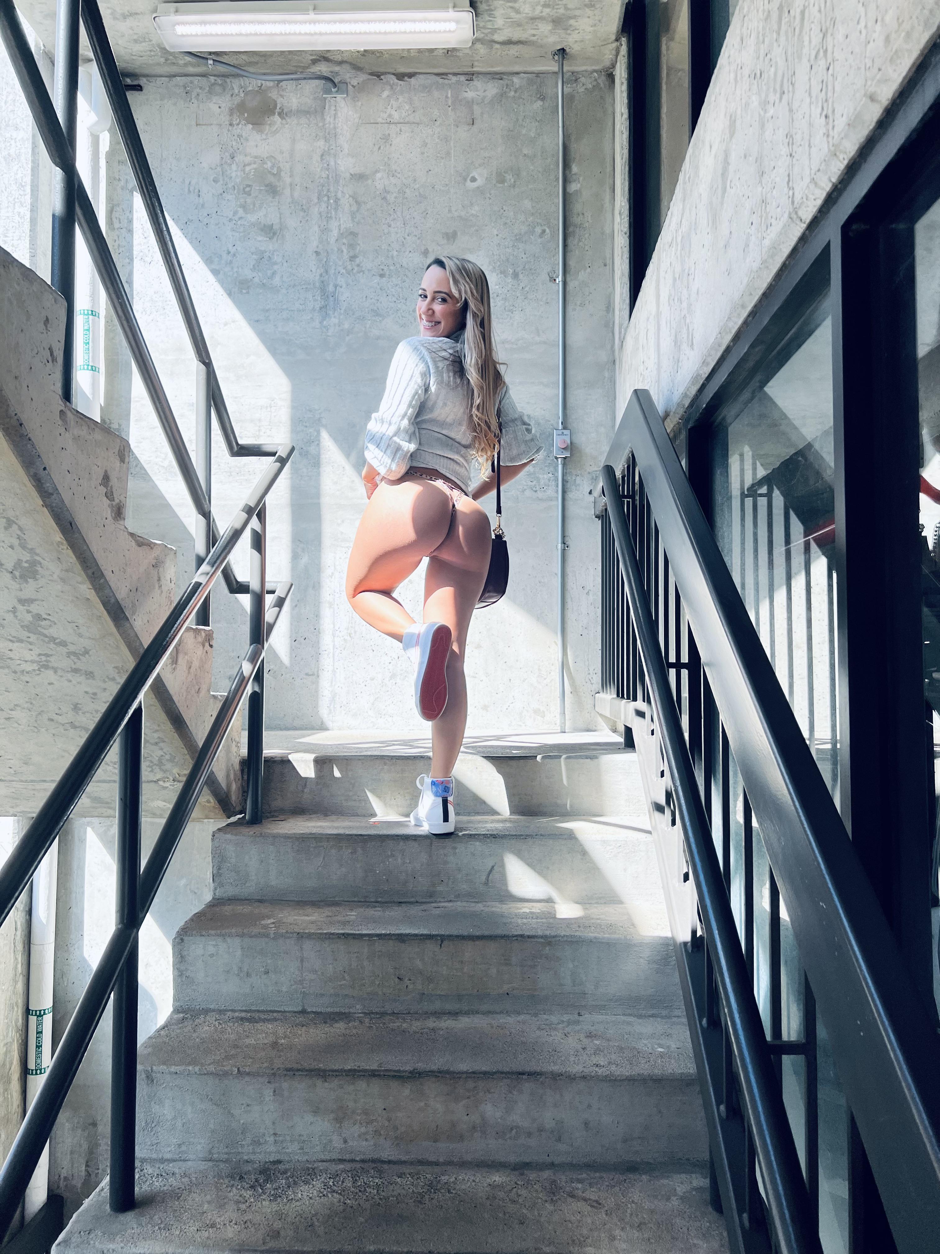 Flashing my little ass 😜 | Scrolller