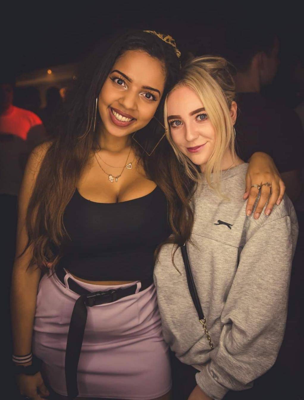 Flat white and busty black | Scrolller