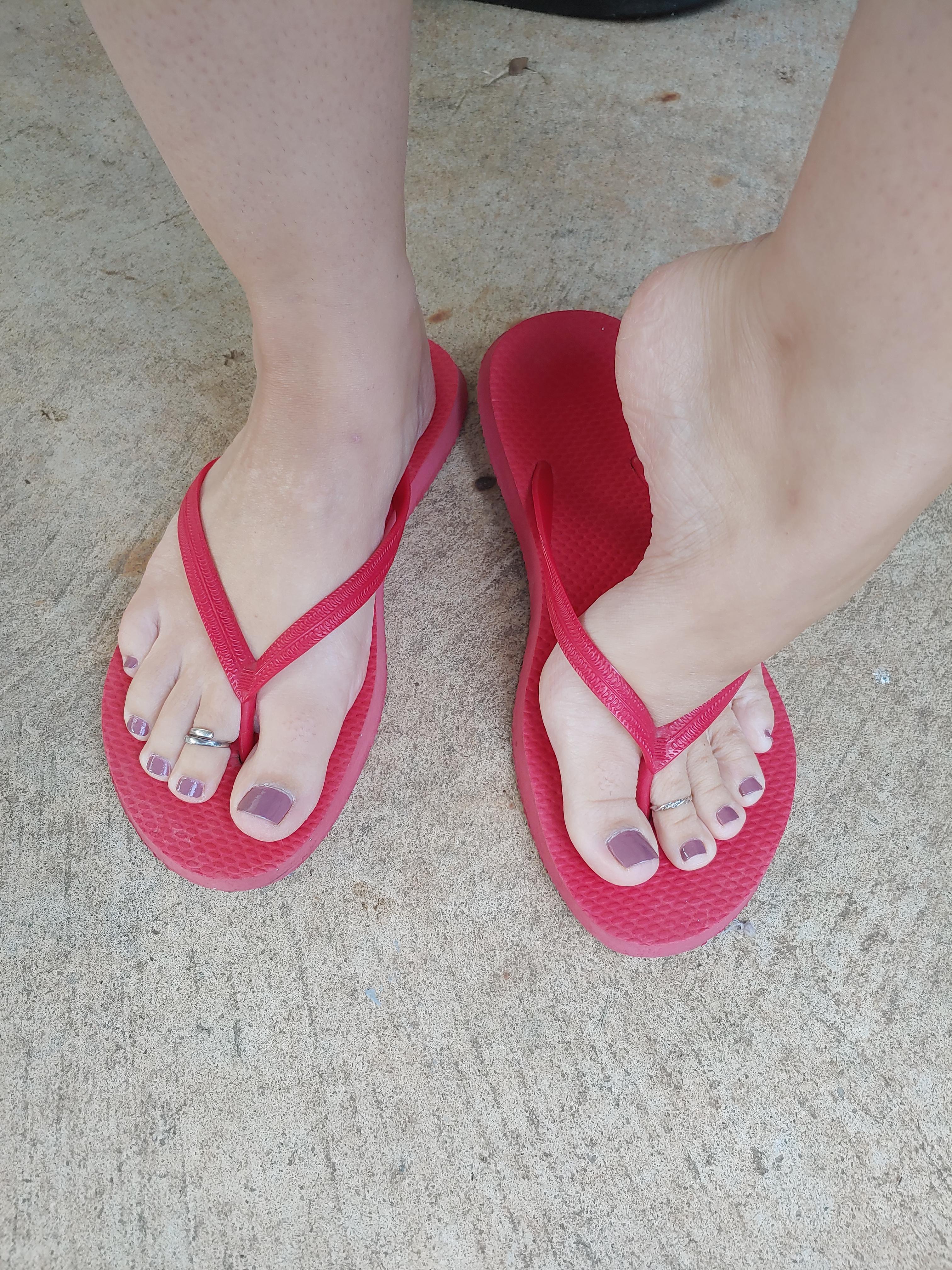Flip Flops Never Get Old๐ Scrolller