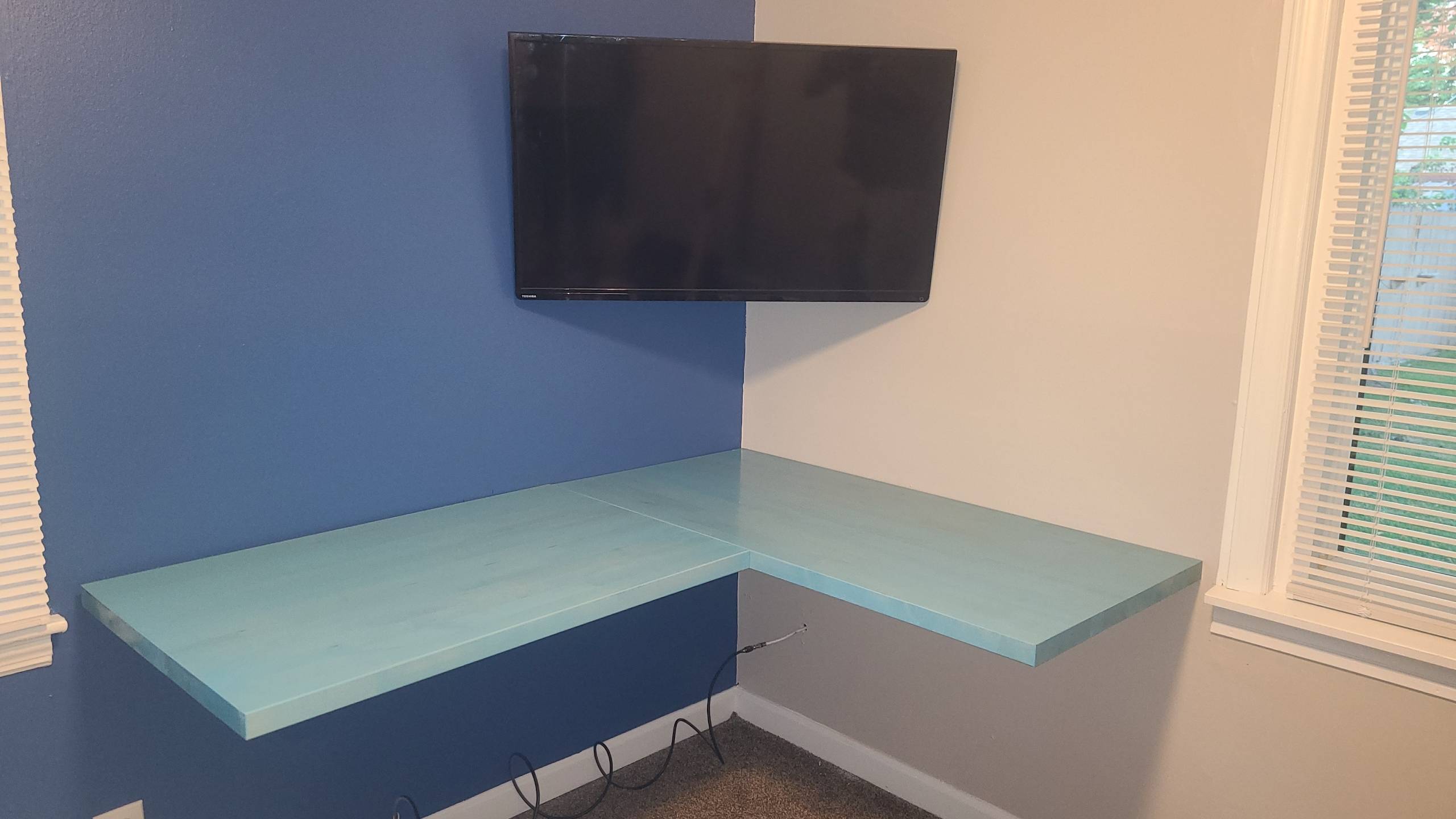 Floating desk design, I'm working on | Scrolller