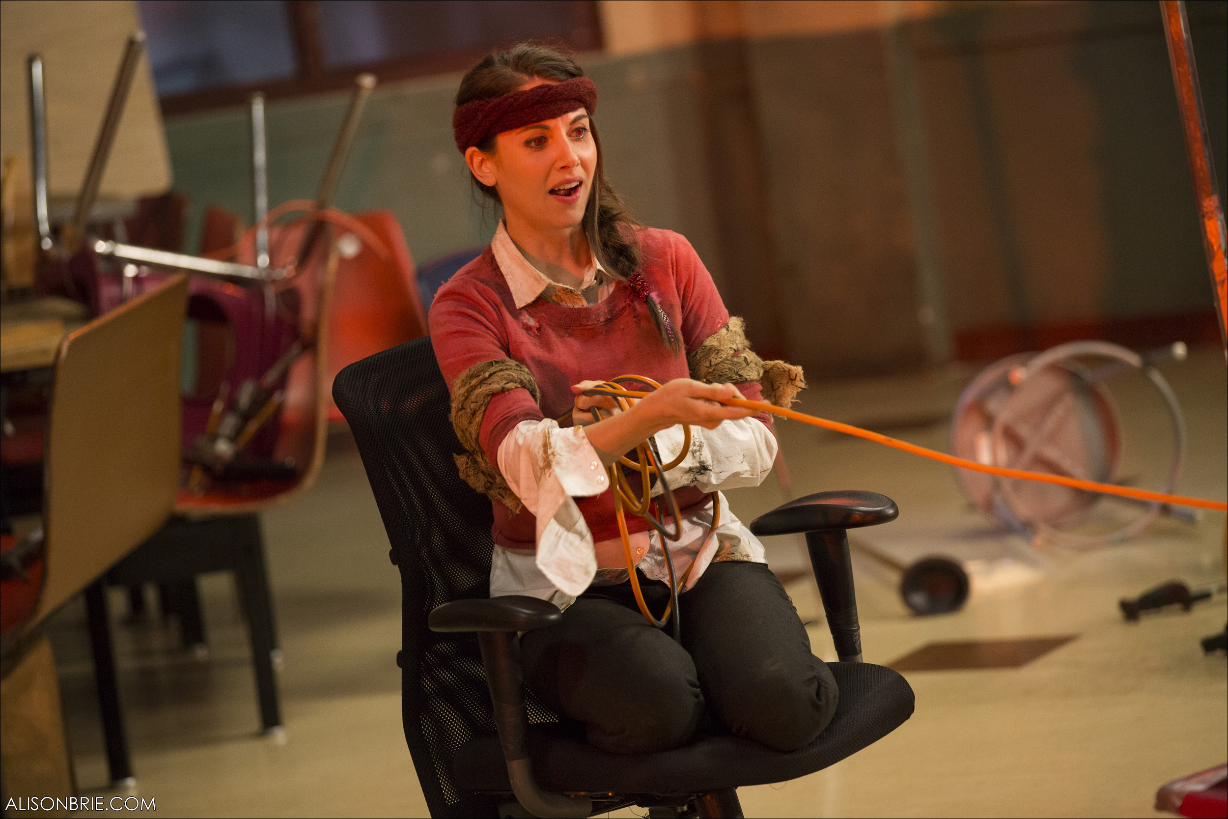 Floor-is-lava Annie | Scrolller