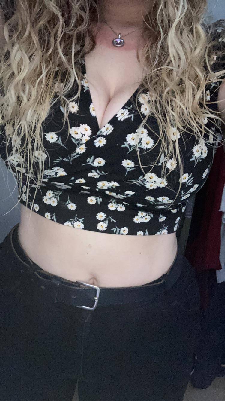 Flower top | Scrolller