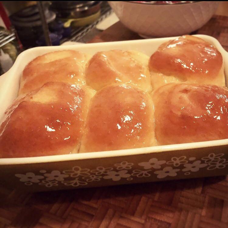 Fluffy Honey butter dinner rolls! | Scrolller