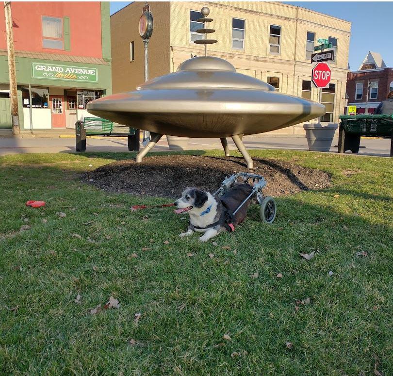 Flying Saucer Statue in Mars, Pennsylvania. | Scrolller
