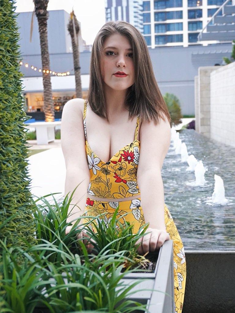 Follow my gf | Scrolller