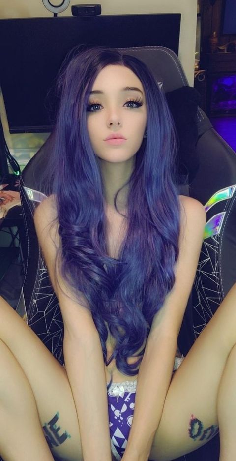 Follow xzeldababex on Twitch and on Instagram | Scrolller