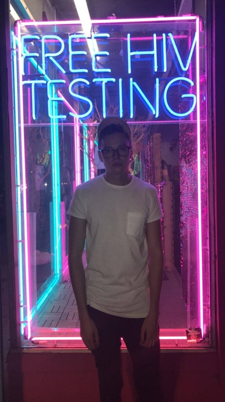 For the person looking for pics of Steve | Scrolller