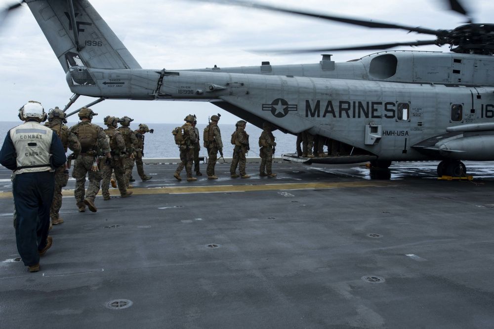 Force Reconnaissance Marines from the 31st Marine Expeditionary Unit board a CH-53E Sea Stallion ...