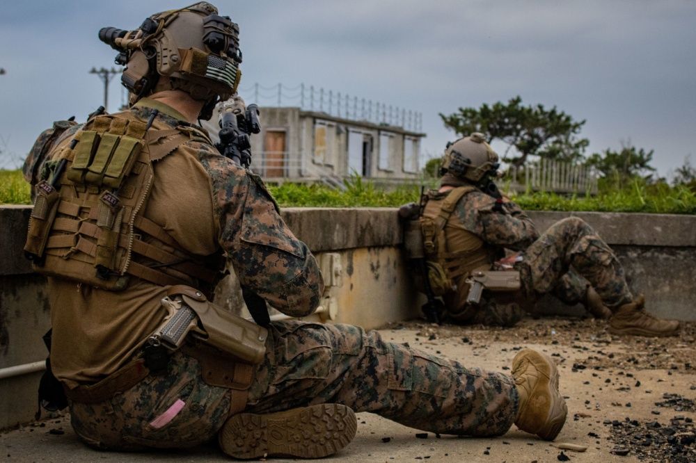 Force Reconnaissance Marines from the 31st Marine Expeditionary Unit's Maritime Raid Force ...