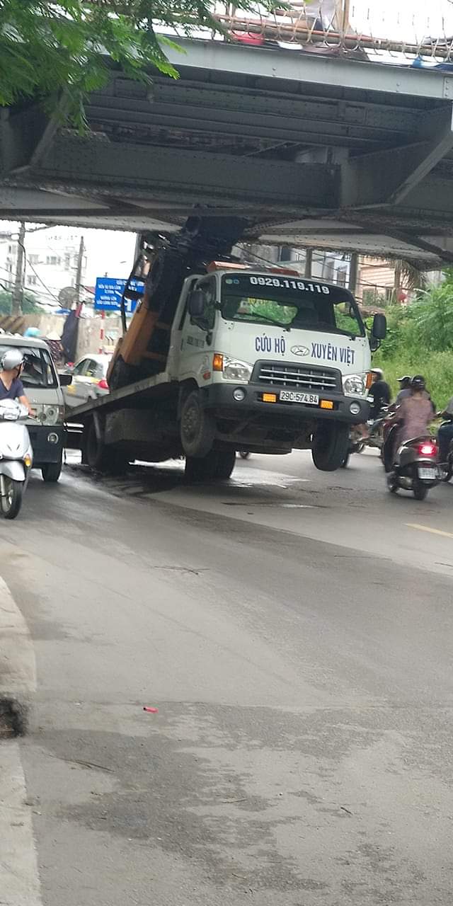 Forklift on flatbed truck got stuck in the same bridge I have posted here | Scrolller