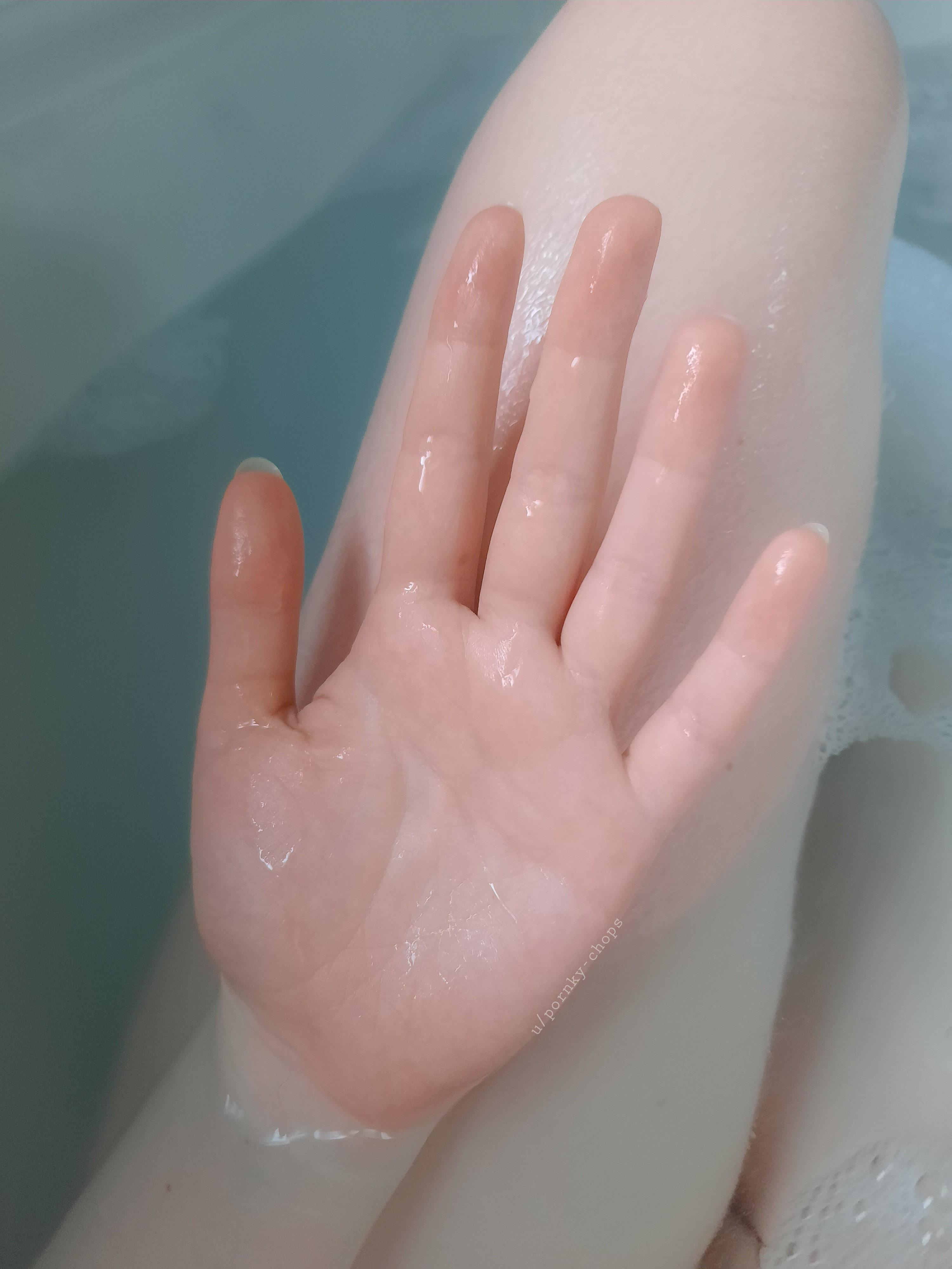 Fresh, wet, clean palms 💦 (f)23 | Scrolller