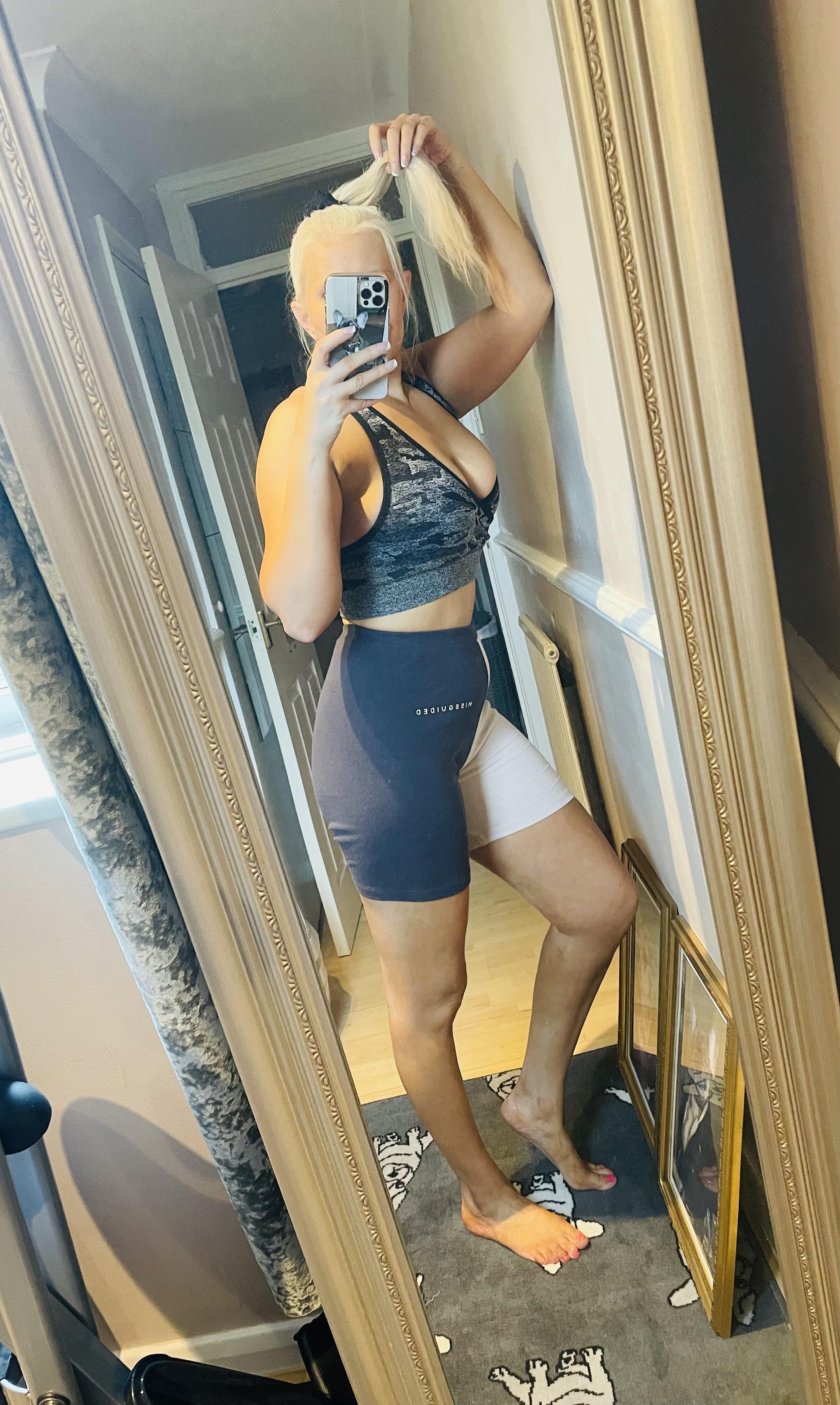 Friday flex, time to train | Scrolller