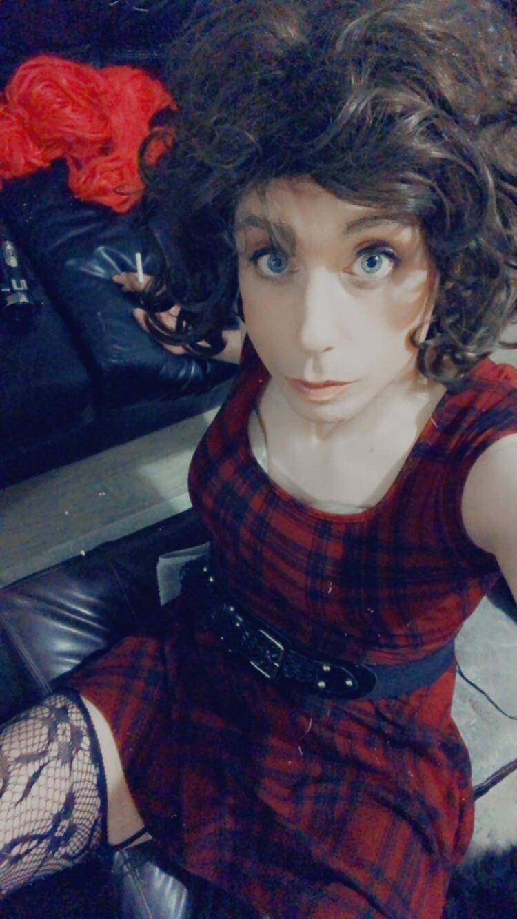 Friday night and all alone | Scrolller