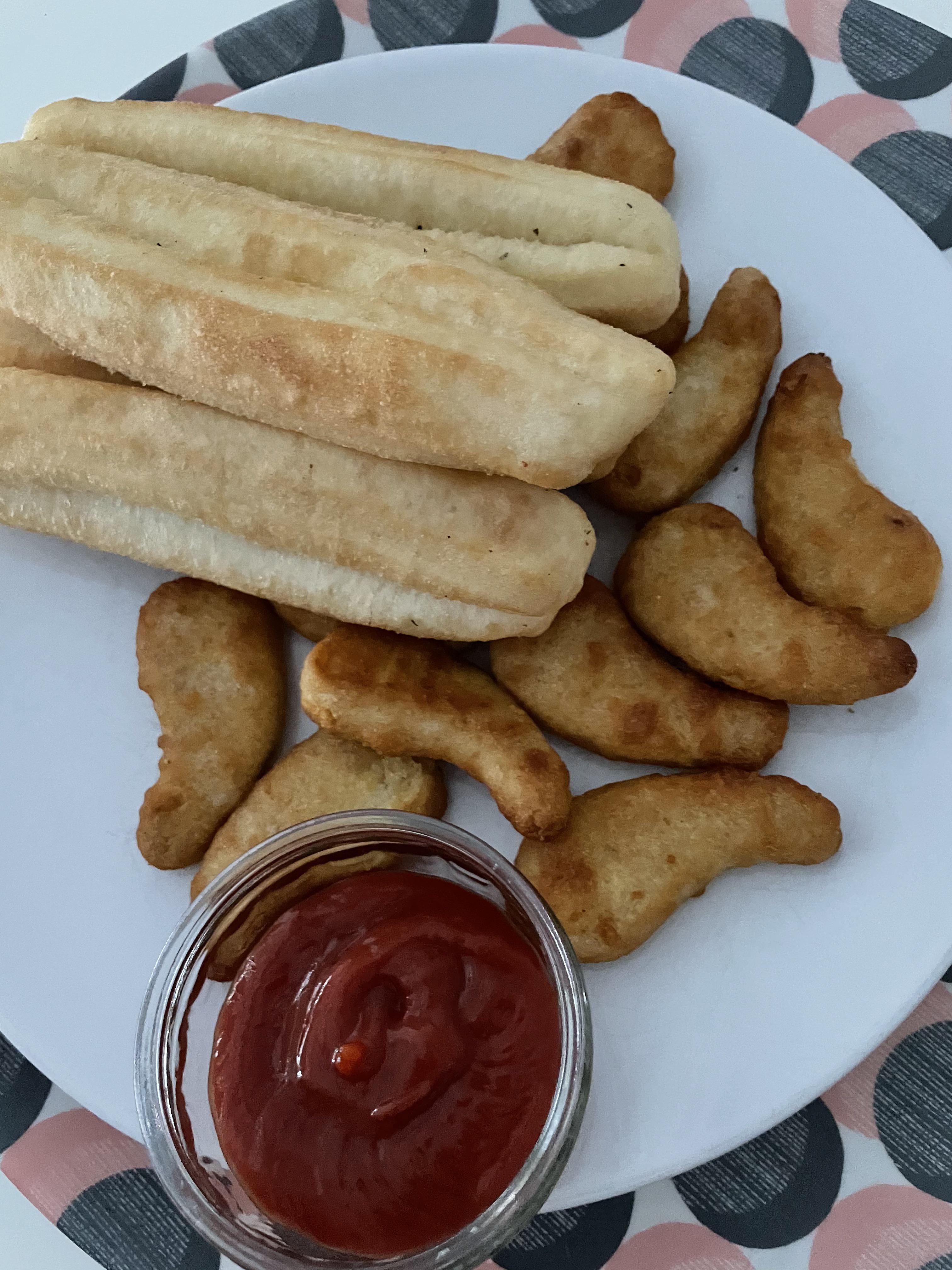 Fried dough, nugs and red sauce. So beige | Scrolller