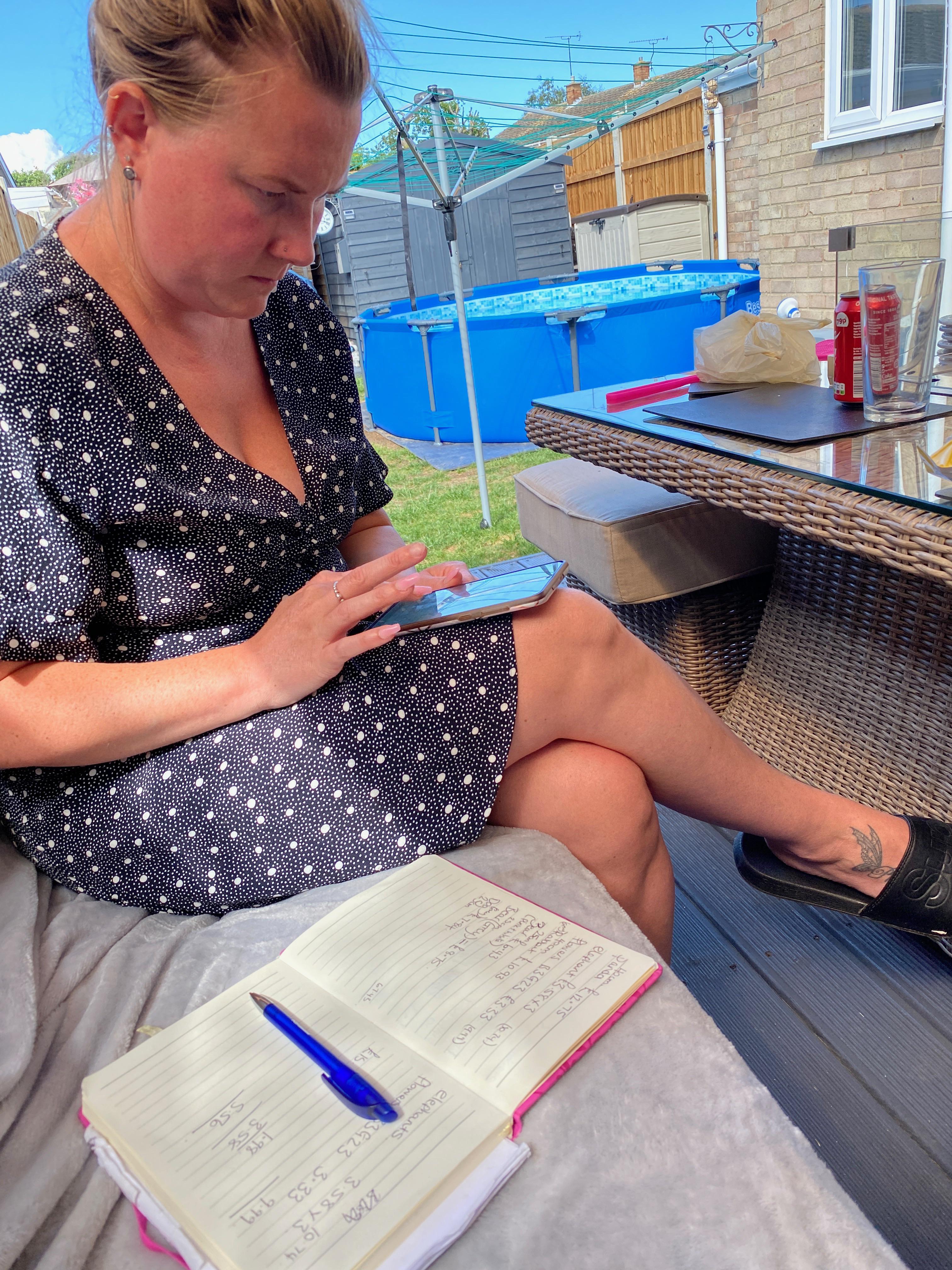 Friends Mum 👅 Would You Scrolller 2537