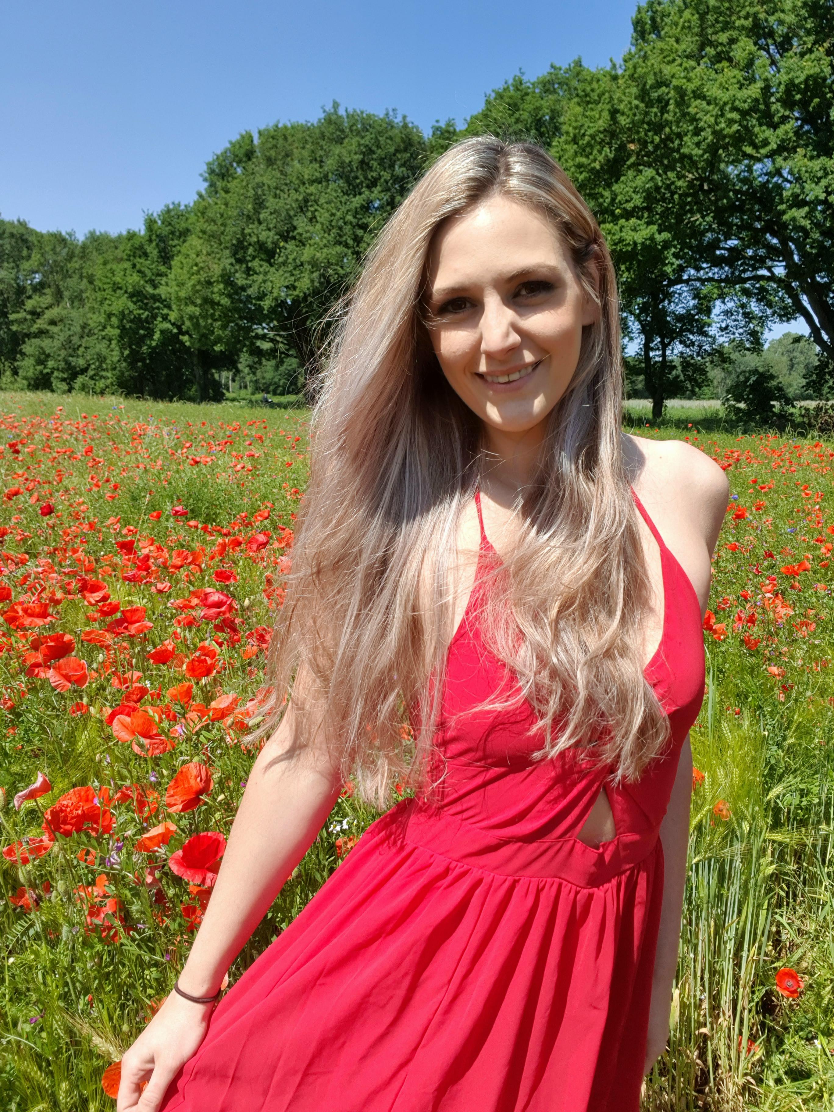 From onlyfans to fansly! Just setting up, don't miss out on this gorgeous girl!!🥰 | Scrolller