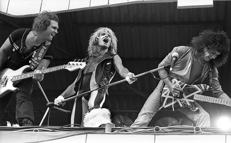 Front Row | Scrolller