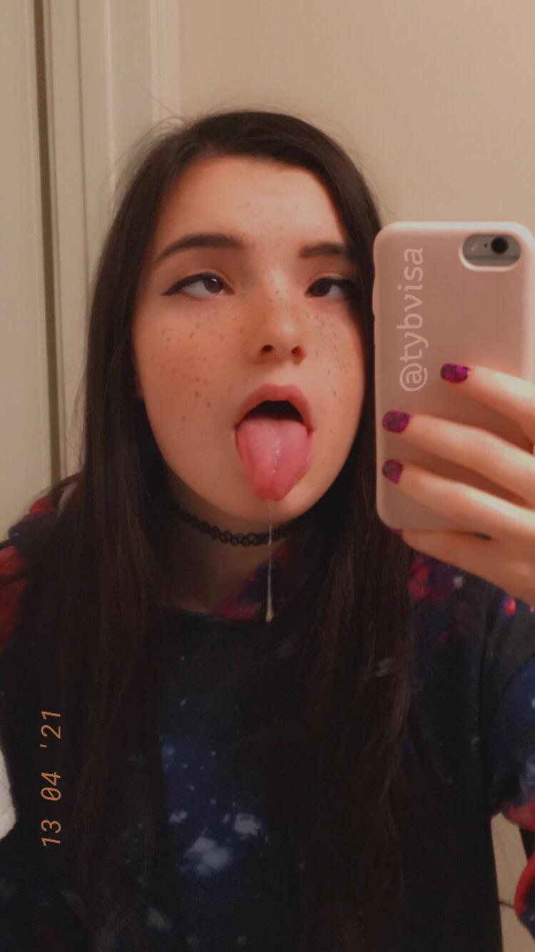 Fuck My Pretty Little Face 💜 Scrolller
