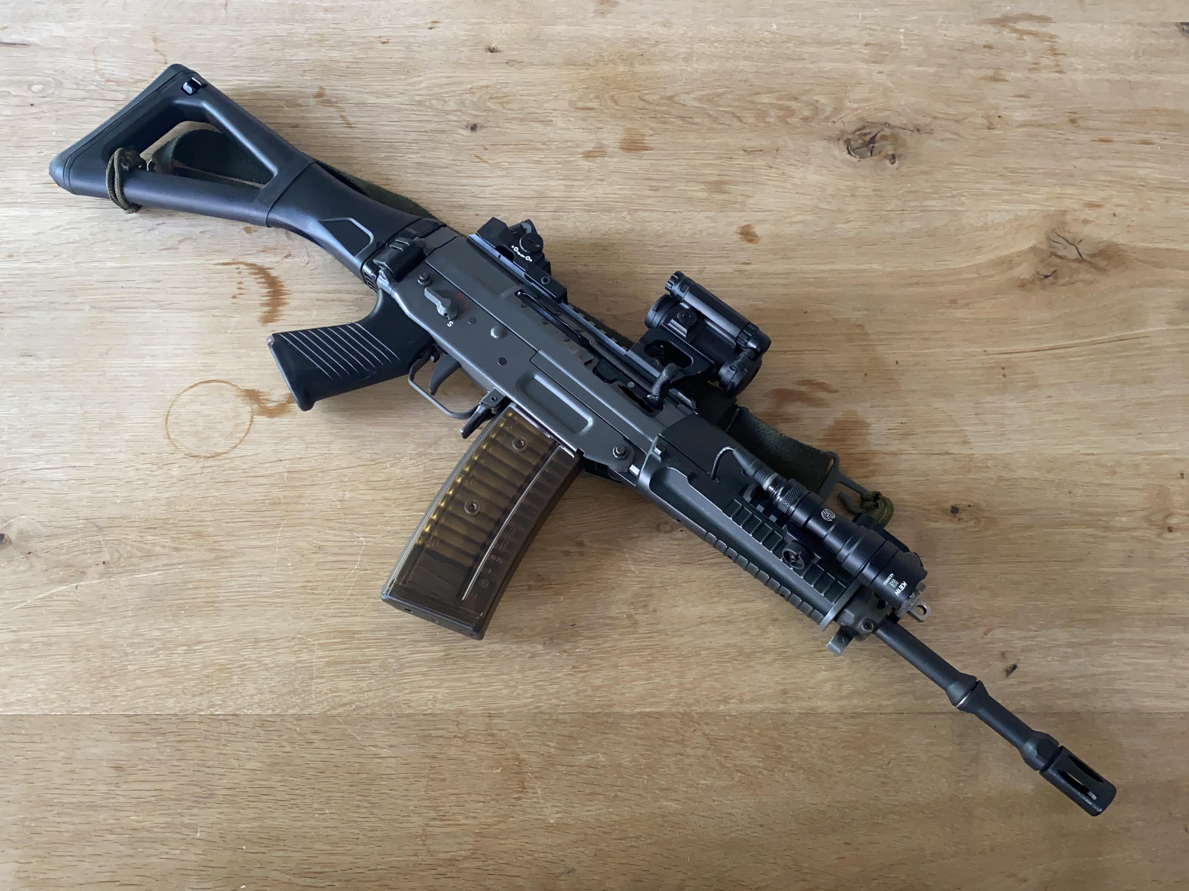 Full auto SIG SG553-1 LB 13,7" Barrel | Scrolller