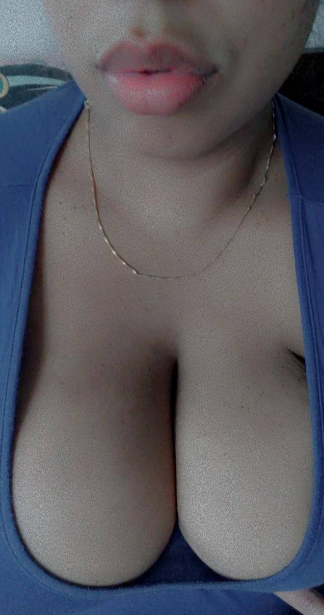 Full lips, full tits [F31] | Scrolller