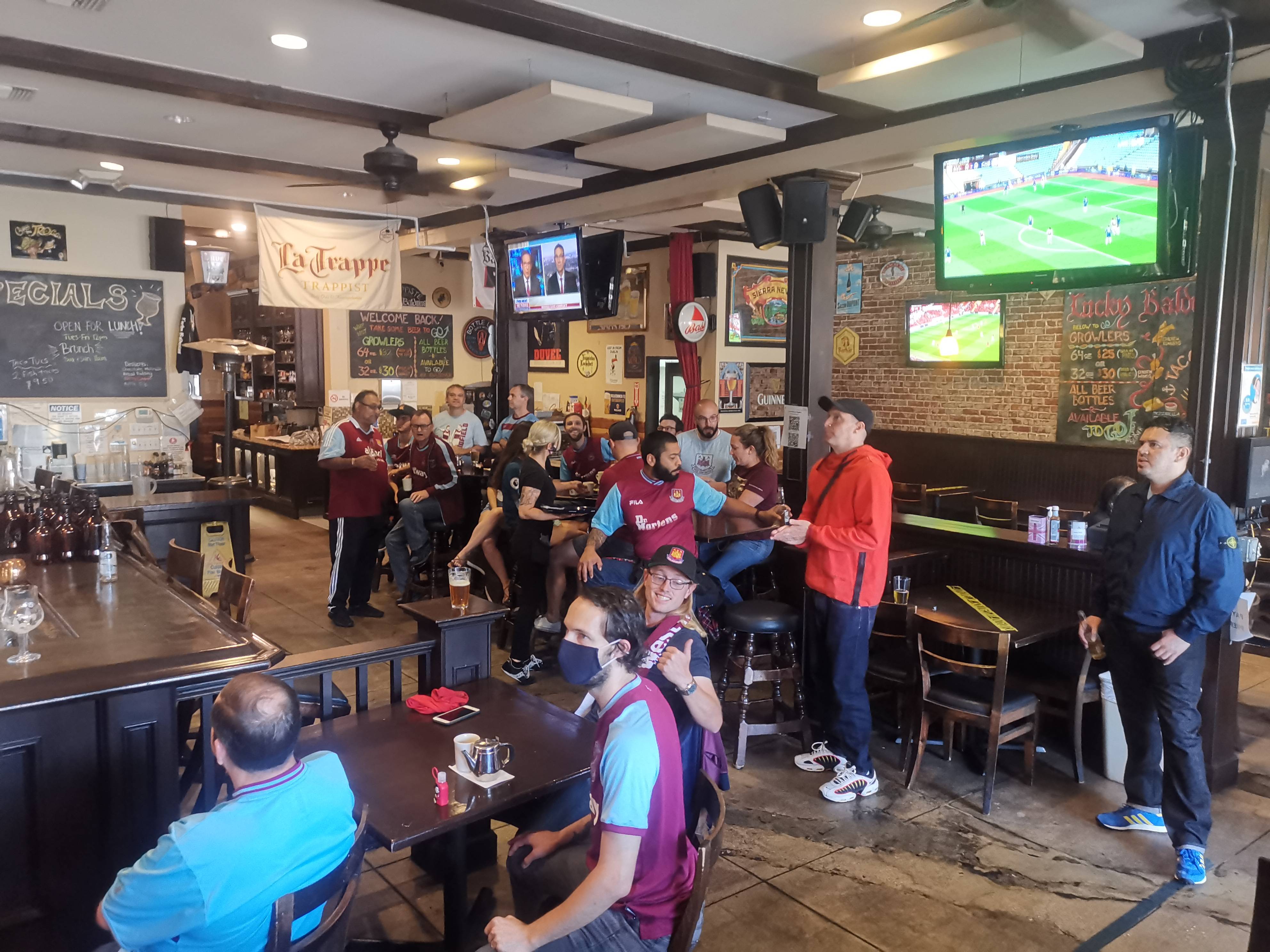 Full pub in Pasadena! COYI | Scrolller