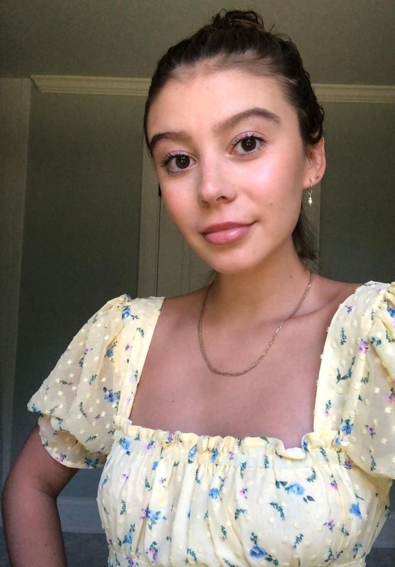 G Hannelius | Scrolller