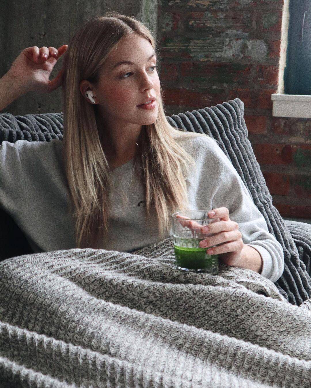 Gabby C Thomas | Scrolller