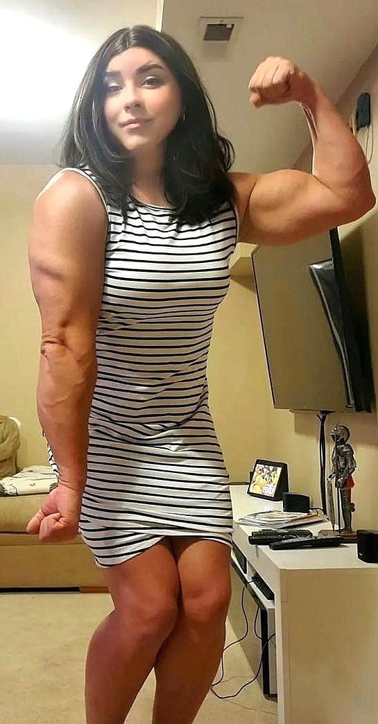 Gabby flexing | Scrolller