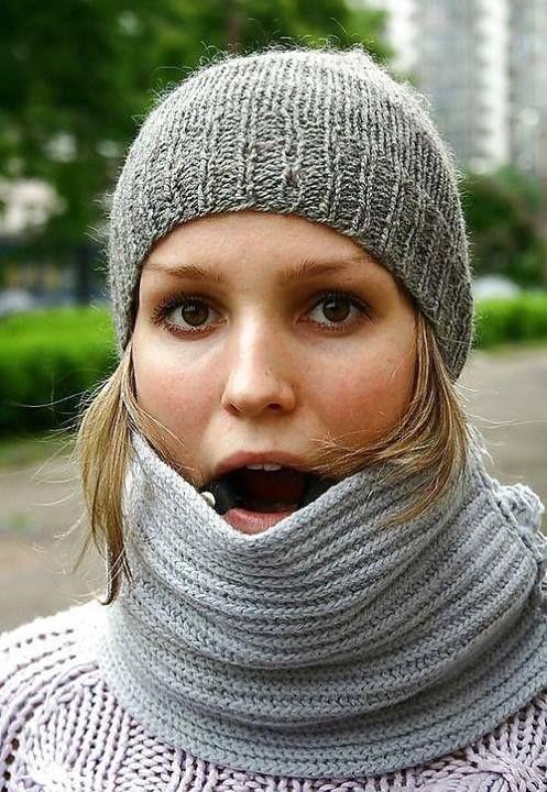 Gagged Scrolller