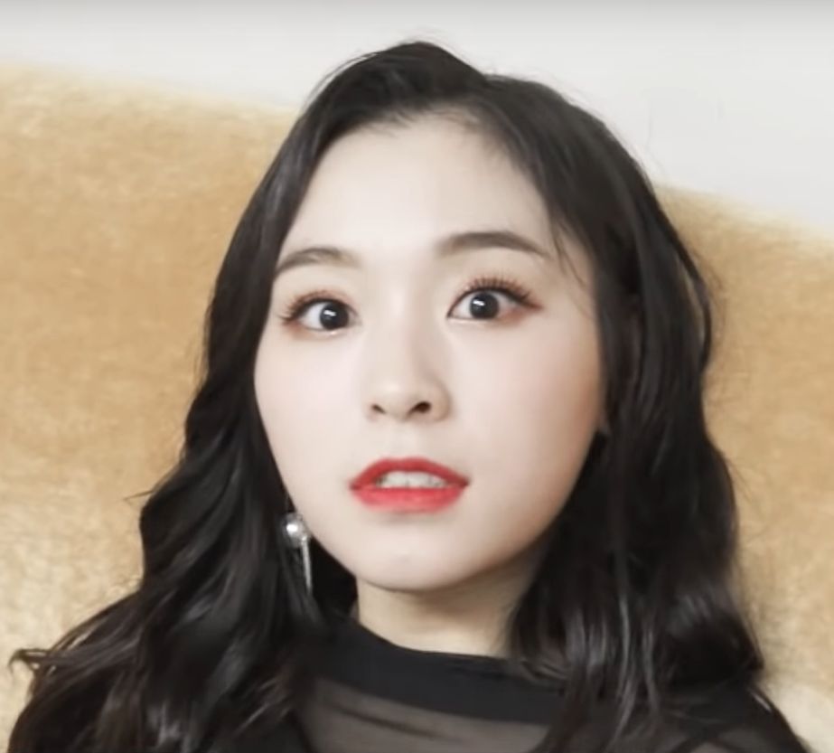 GAHYEON HAS SPOTTED YOU, QUICKLY HIDE BEFORE SH | Scrolller