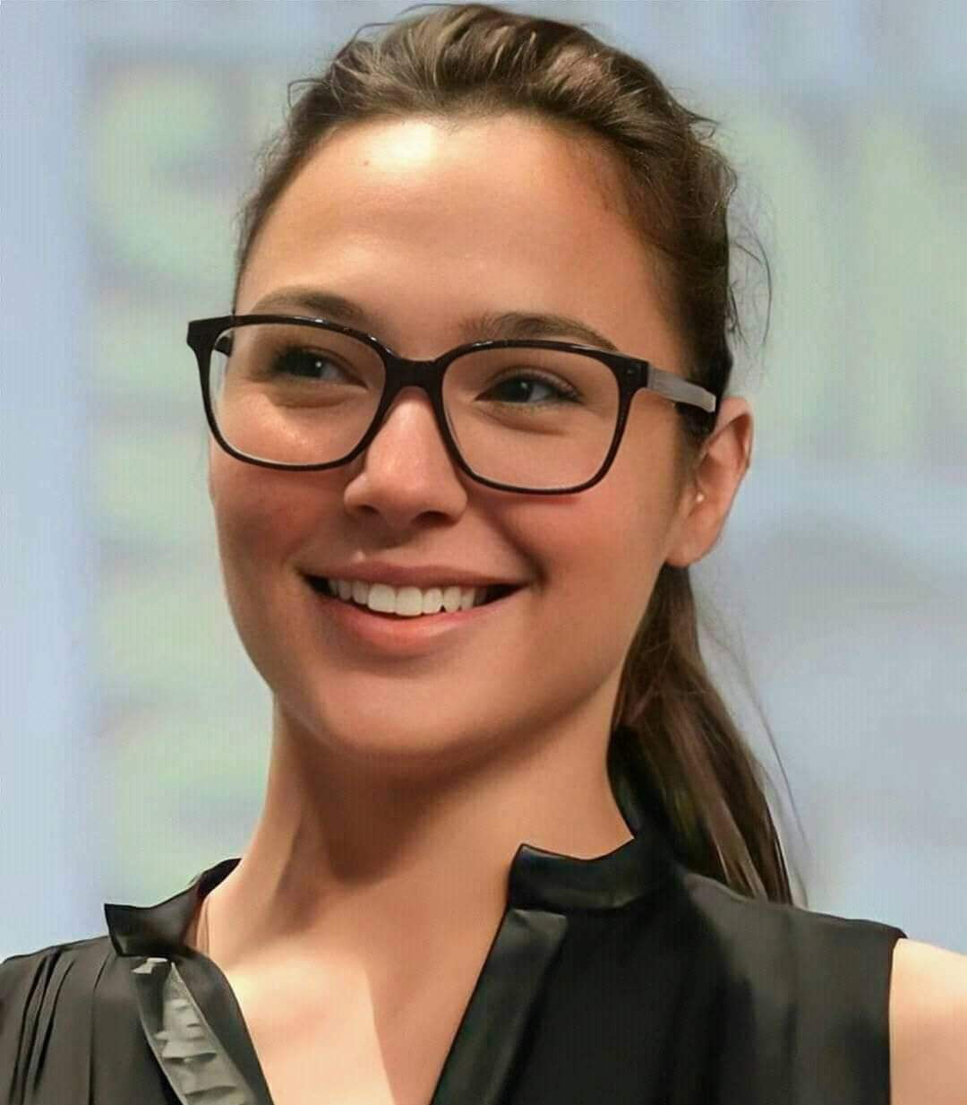 Gal Gadot Scrolller Gal Gadot Scrolller