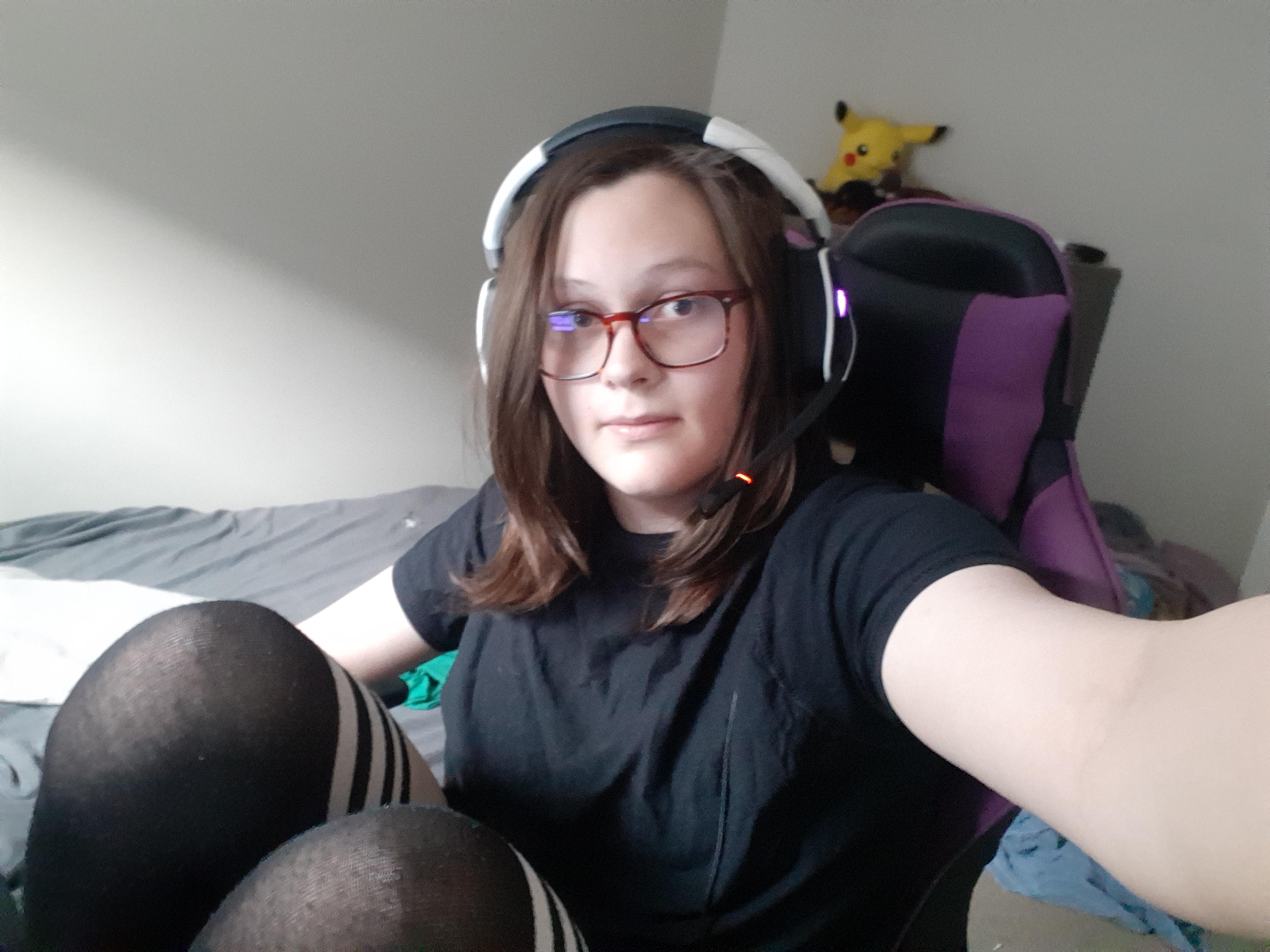 Gamer femboy | Scrolller