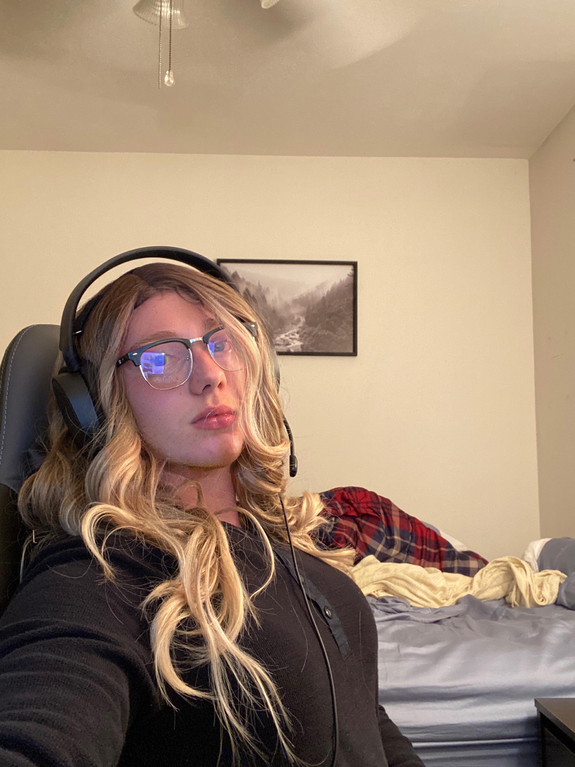 Gamer girl ^-^ | Scrolller