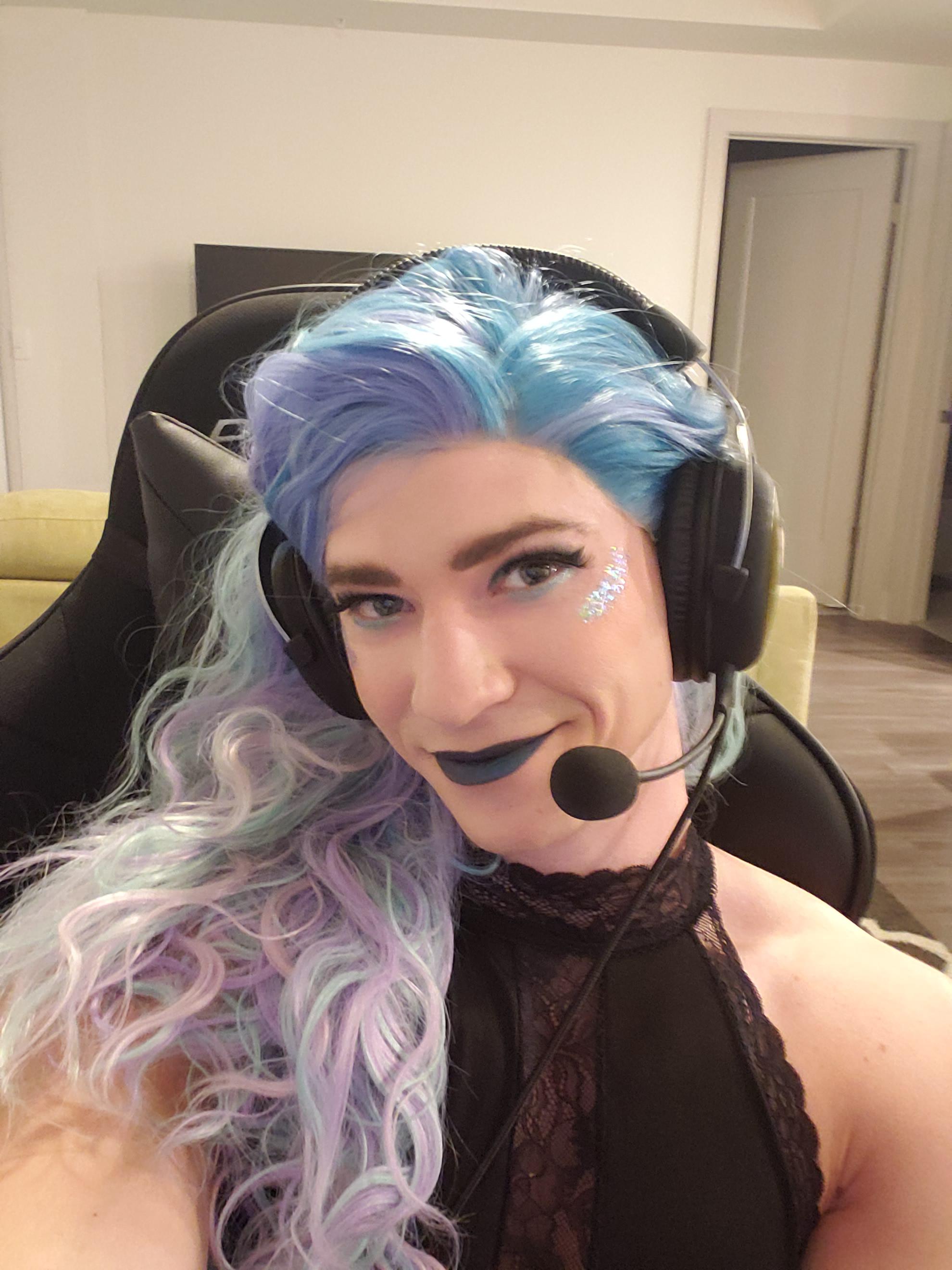 Gamer Girl vibes with this new wig | Scrolller