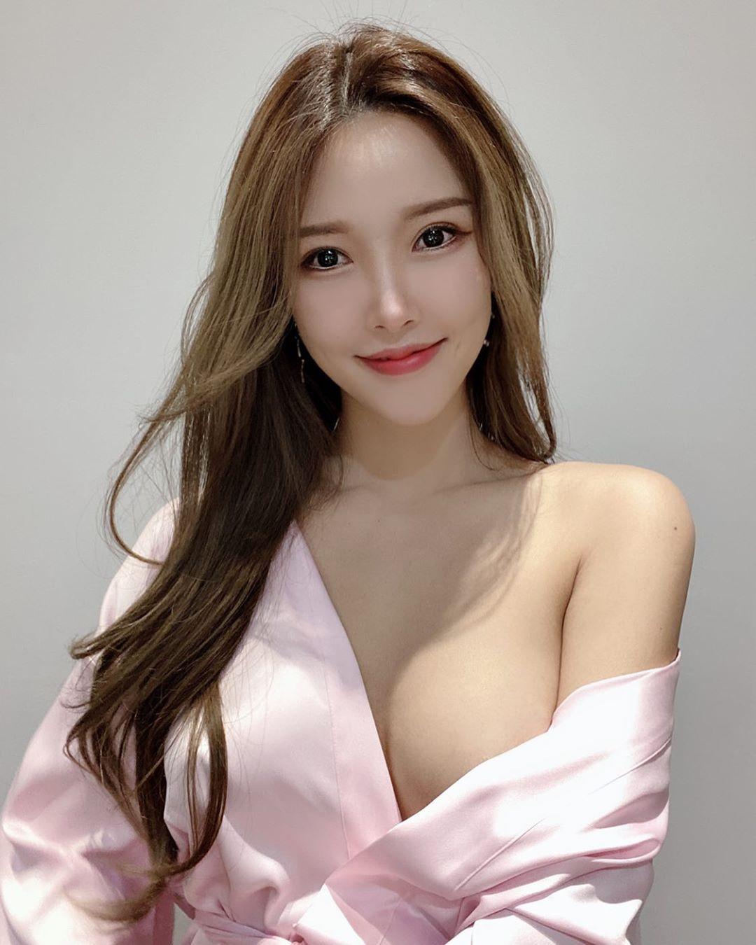 Gatita Yan | Scrolller