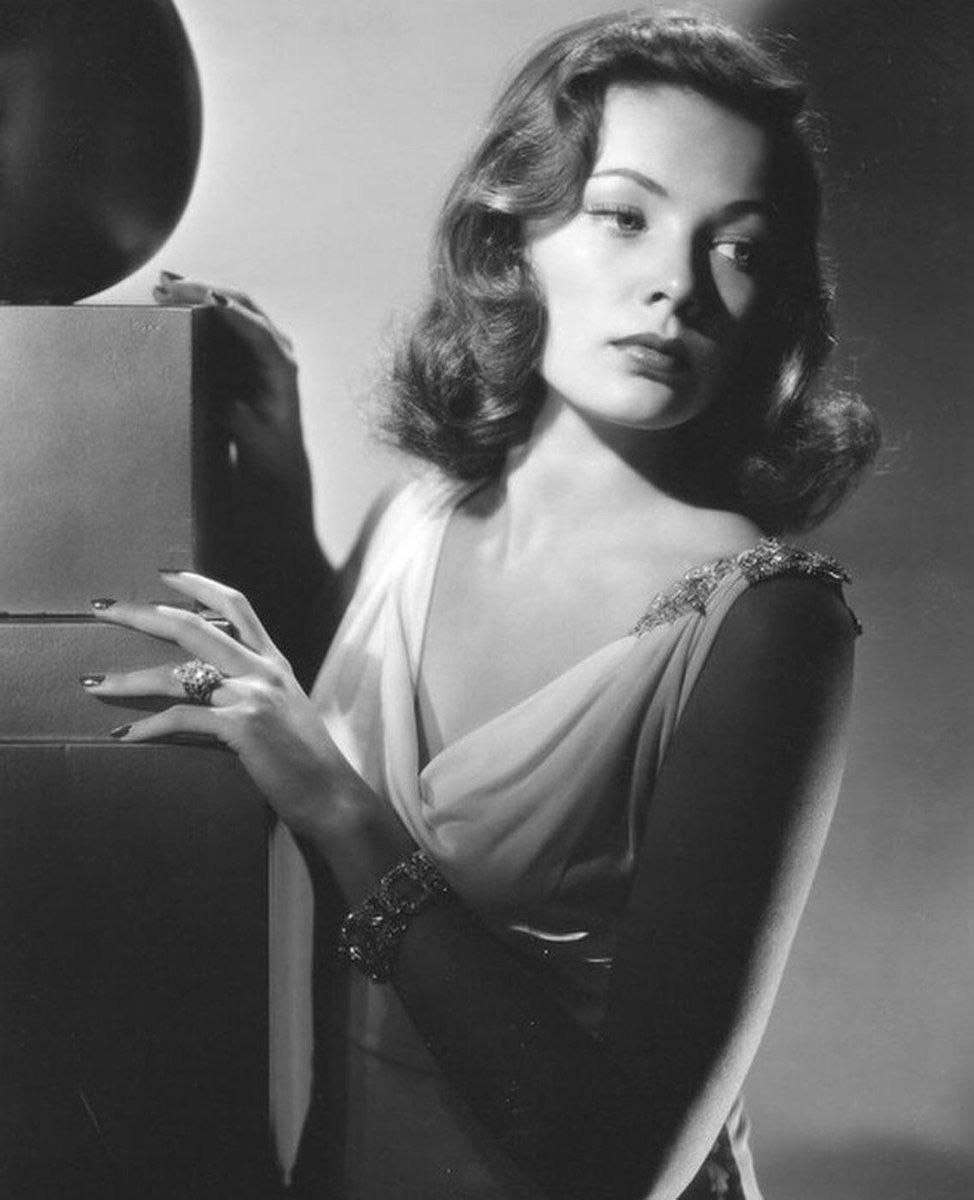 Gene Tierney in Laura haircut advice | Scrolller