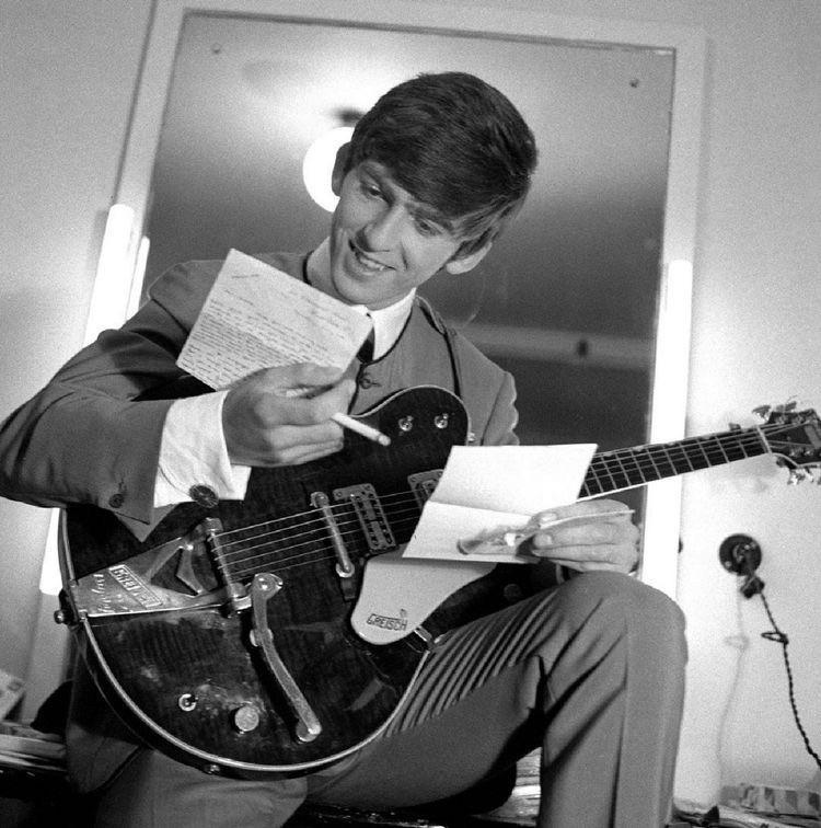 George Harrison reading fan Mail | Scrolller