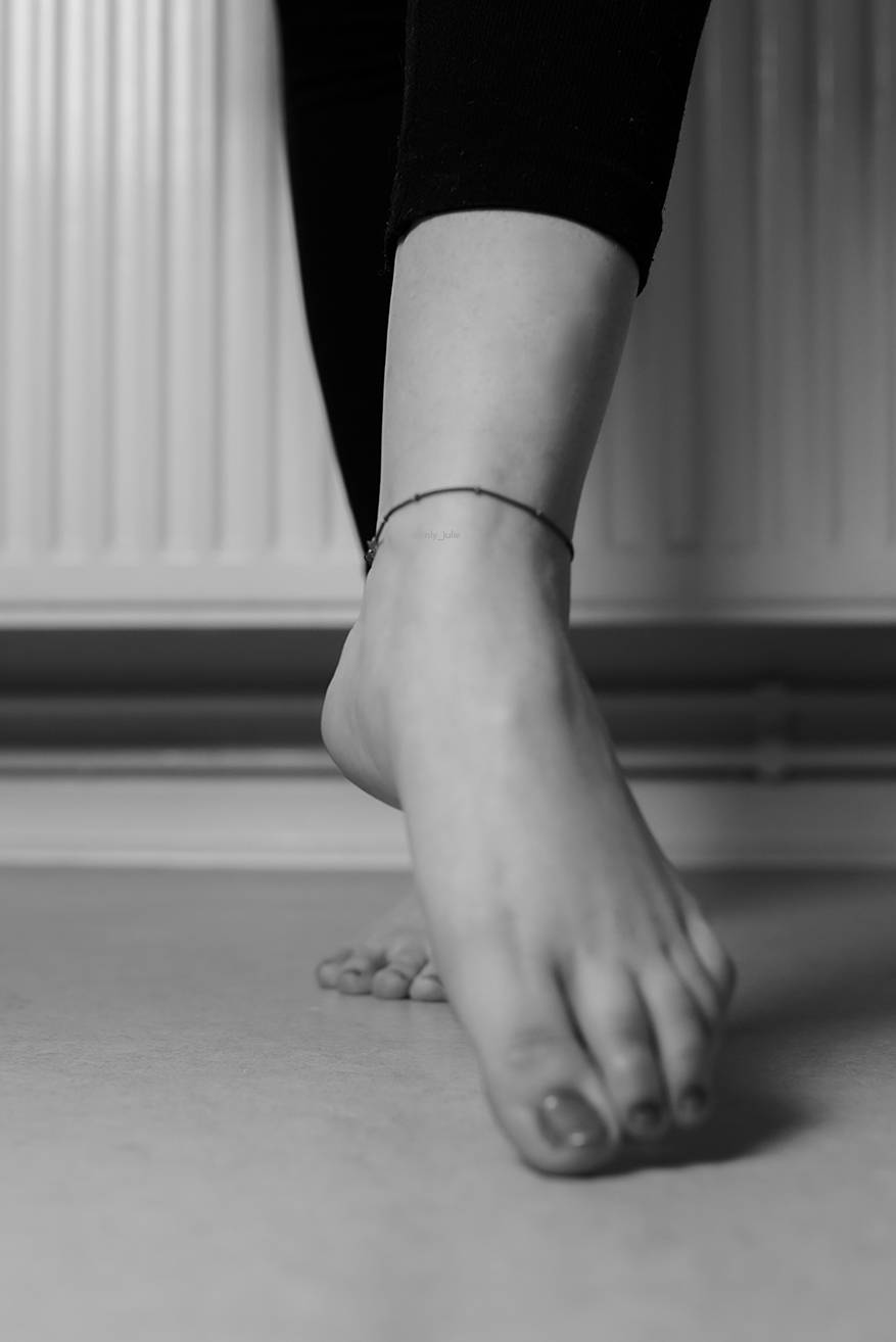 Get On Your Knees To Worship Clean My Feet Scrolller get-on-your-knees-to-worship-clean-my-feet-scrolller