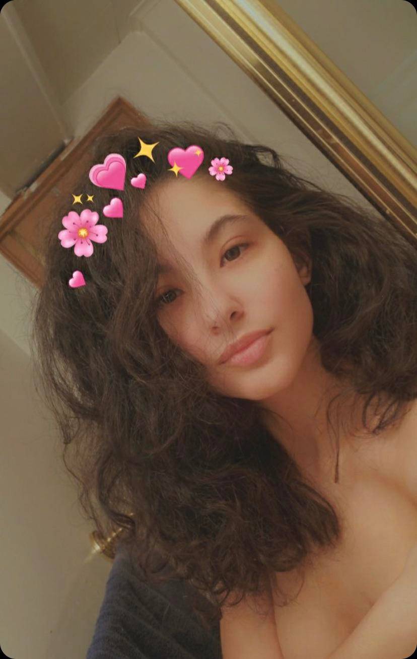 Getting ready for a bath | Scrolller