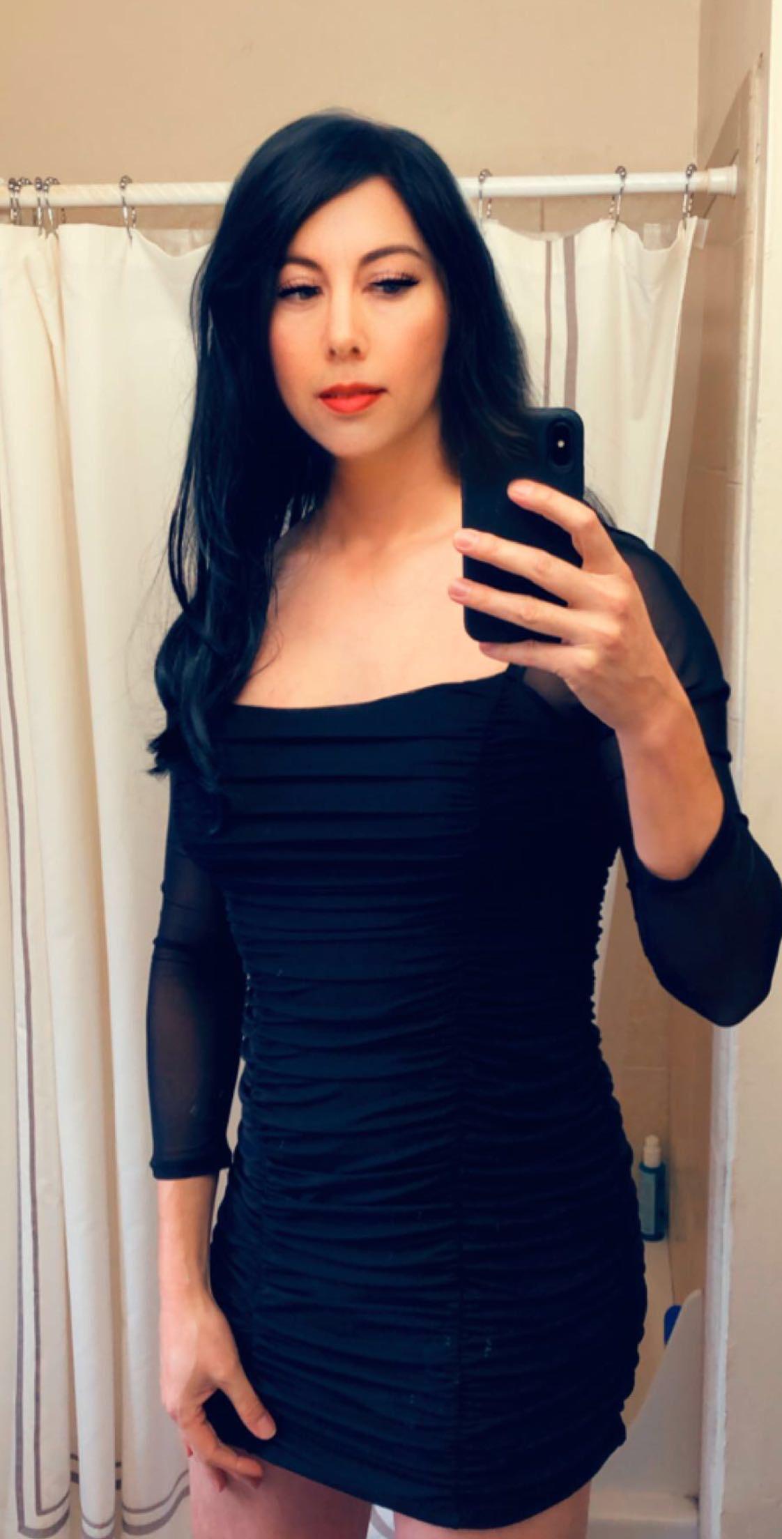 Getting ready for Saturday night | Scrolller