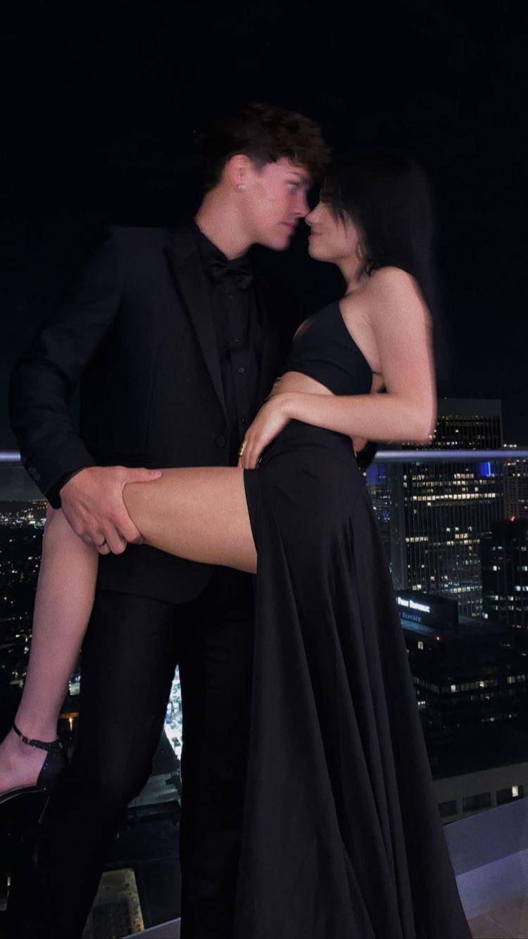 Getting real close | Scrolller