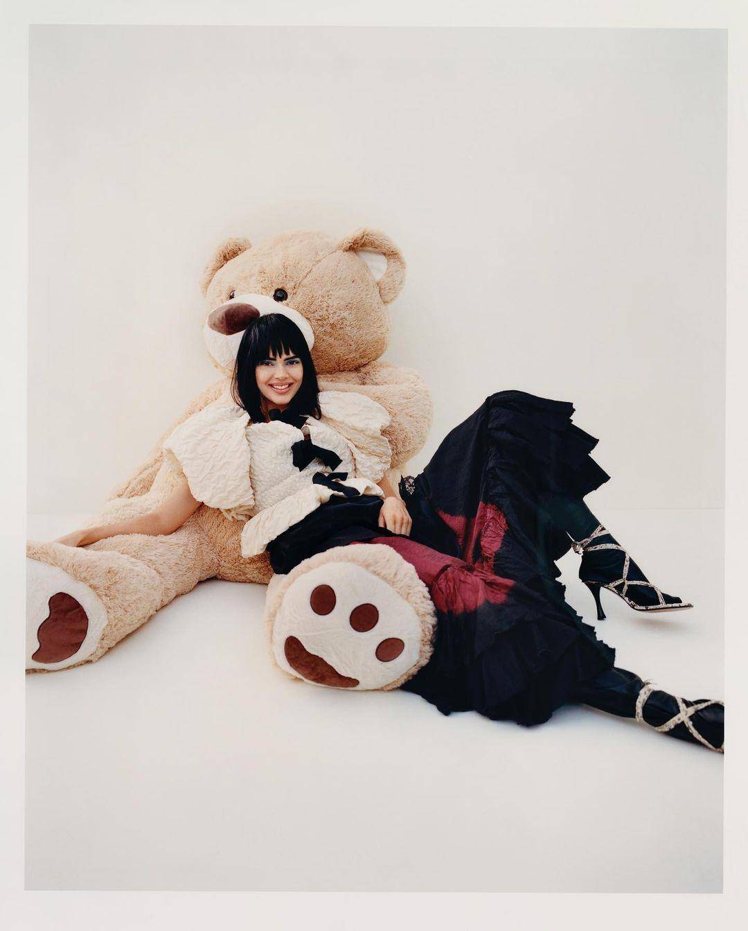 Giant teddy | Scrolller