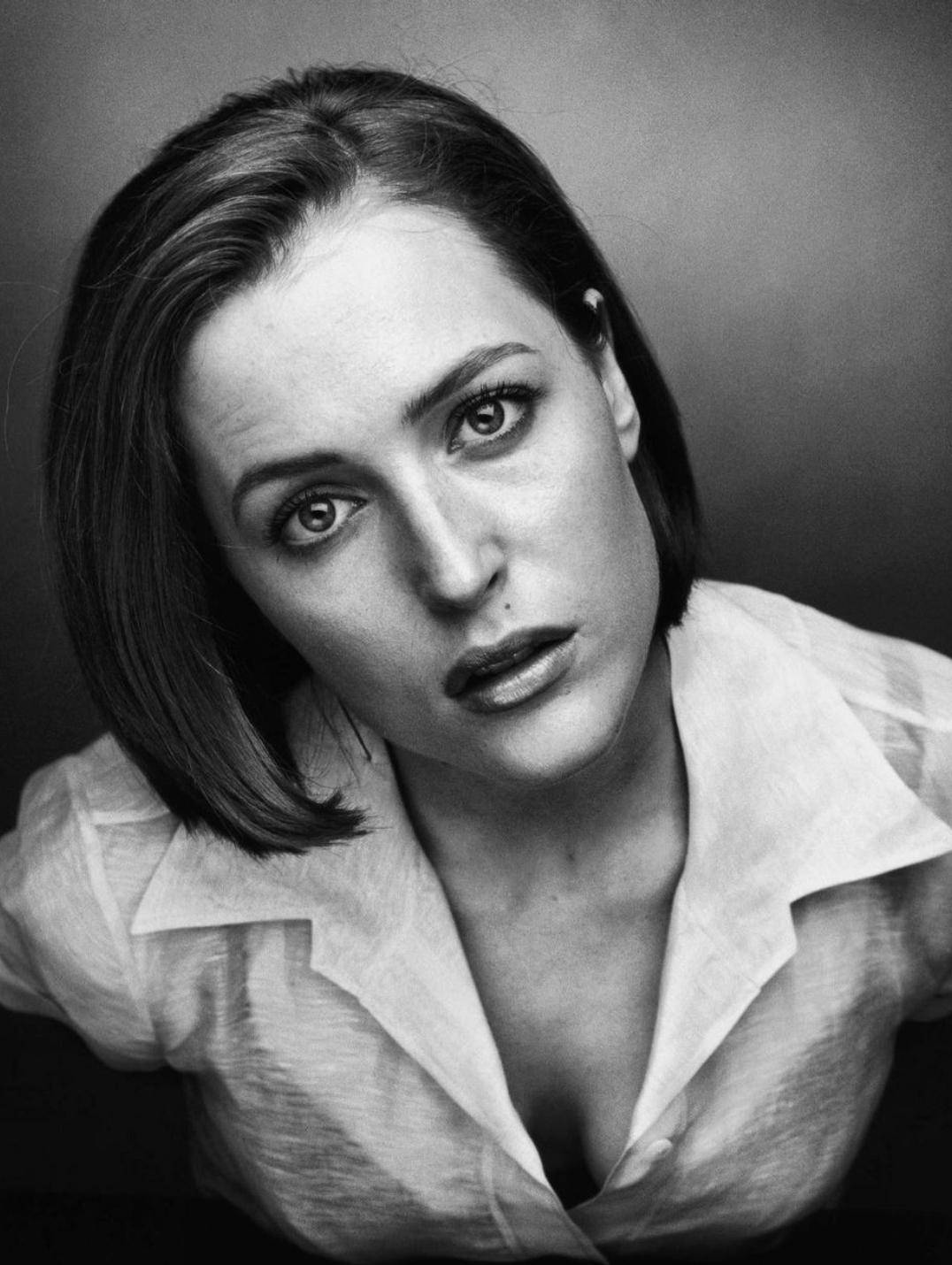 Gillian Anderson | Scrolller