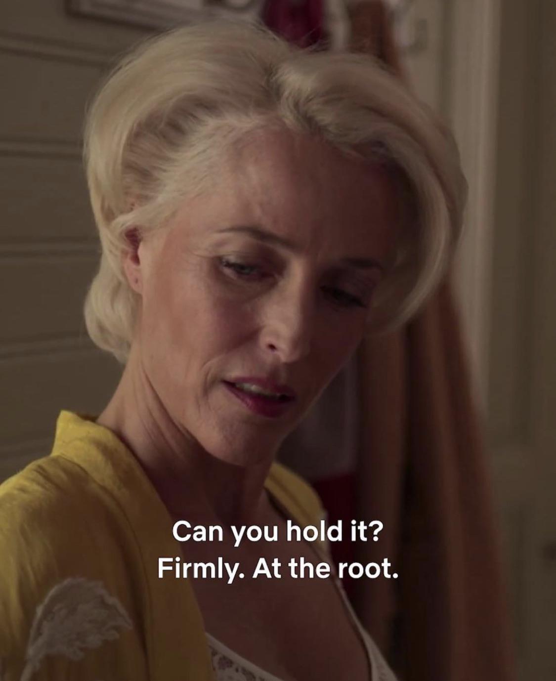 Gillian Anderson must have so much experience at draining balls | Scrolller